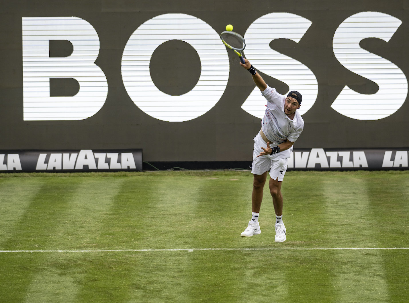 Jan-Lennard Struff schlägt bei den BOSS OPEN in Stuttgart auf Jan-Lennard Struff schlägt bei den BOSS OPEN in Stuttgart auf