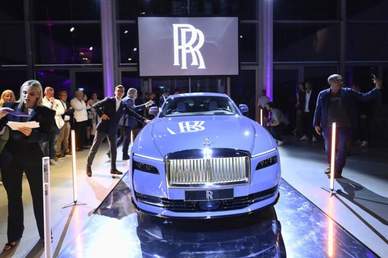 Elektrisierende Rolls-Royce-Premiere in München: Der neue Rolls-Royce ...