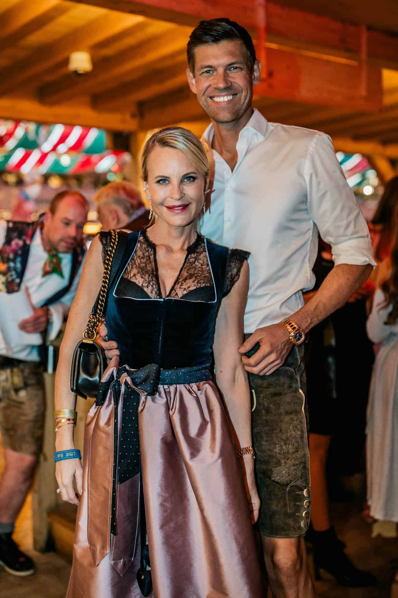 Wasen statt Wiesn: Prominente feiern in der „SchwabenWelt“