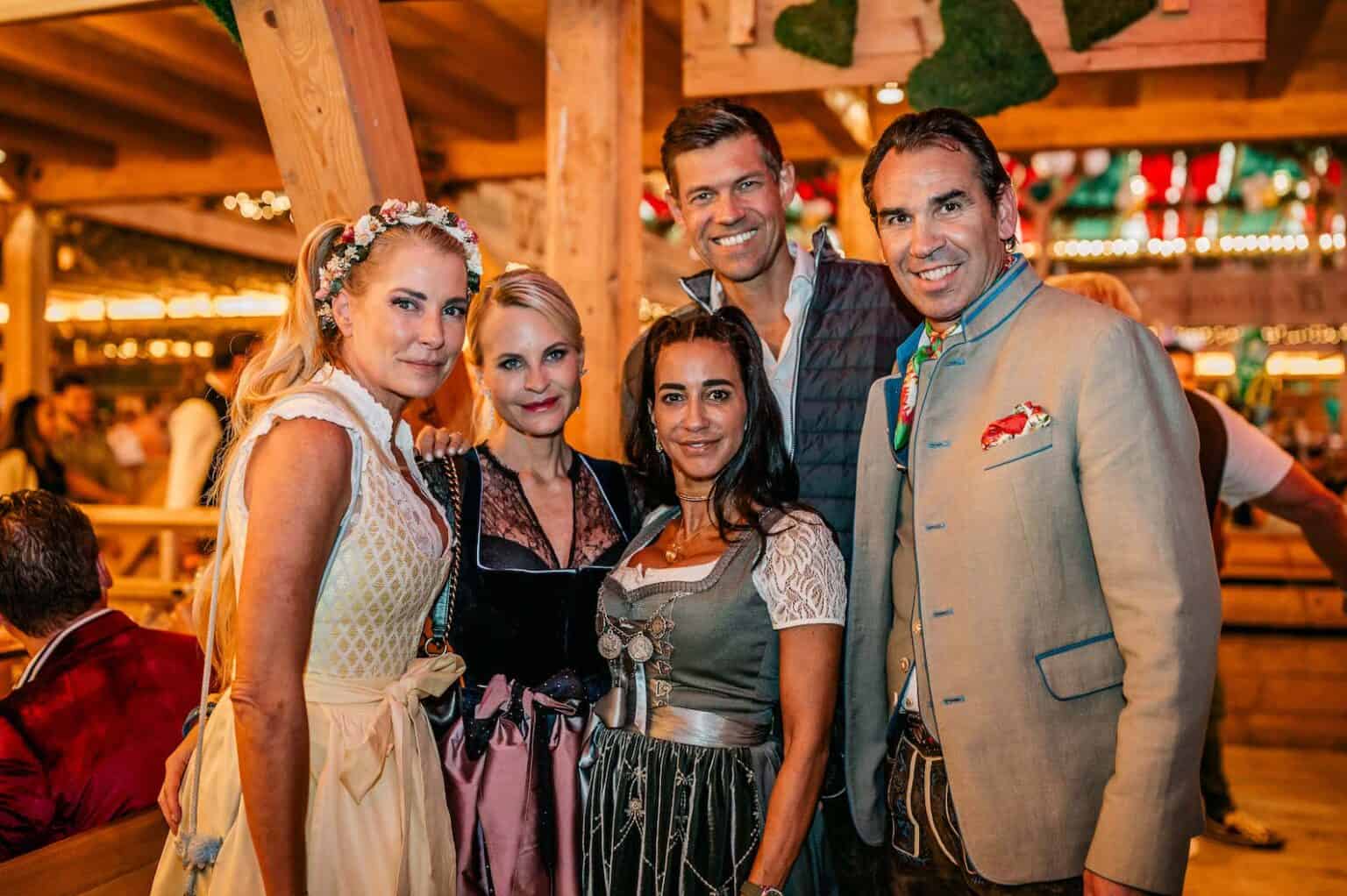 Wasen statt Wiesn: Prominente feiern in der „SchwabenWelt“