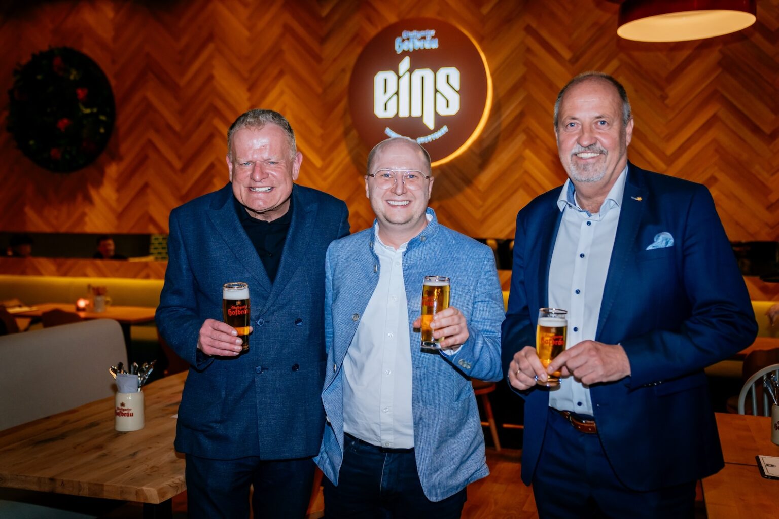 Große Eröffnungsfeier: Das Stuttgarter Brauhaus Eins zapft an